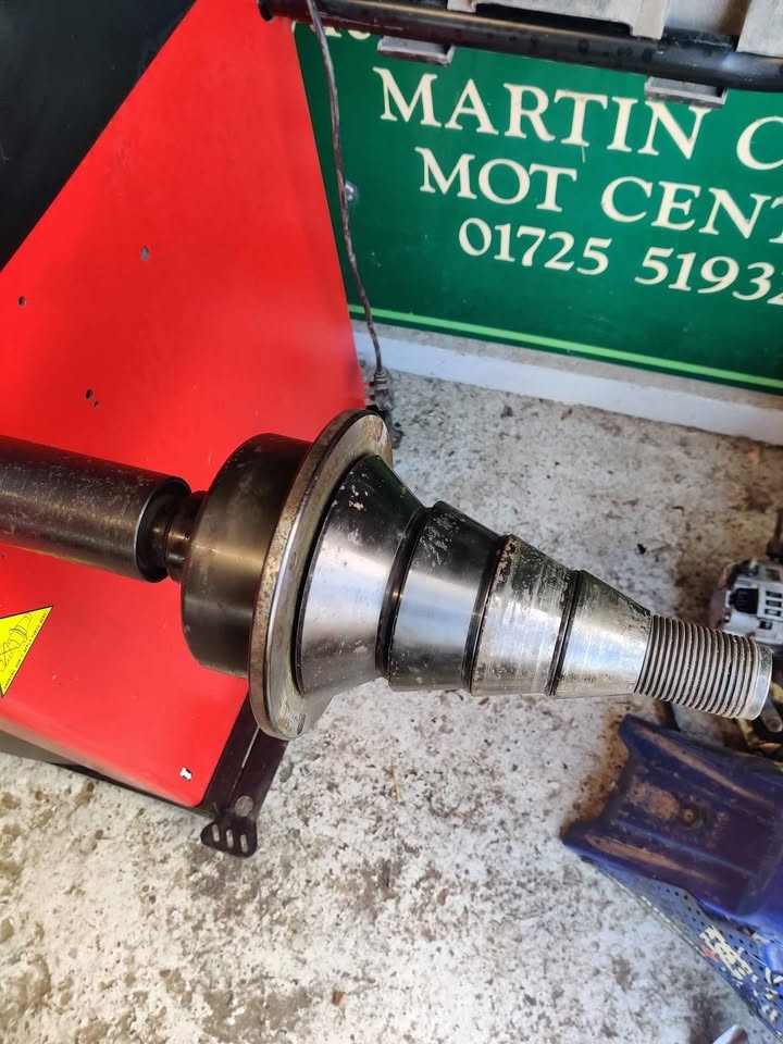 Eurotek T2000 pro fully automatic tyre machine and super spin wheel ...