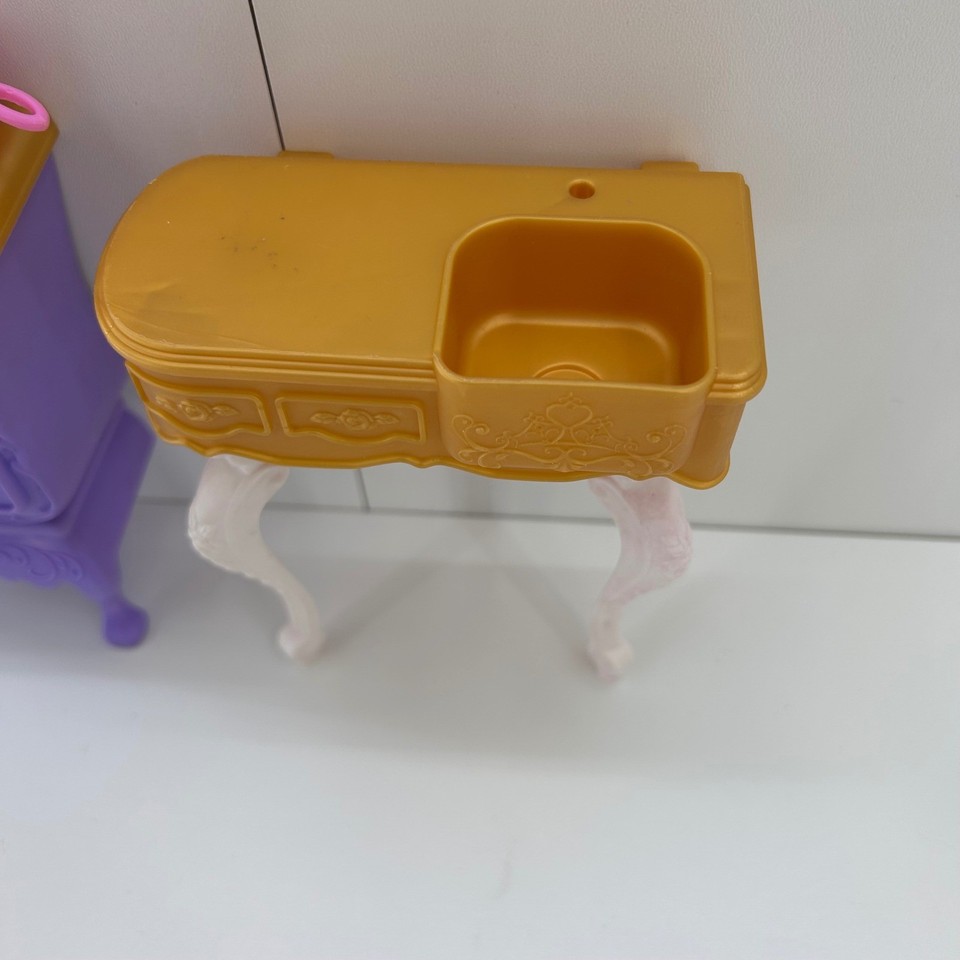 Disney Princess Ultimate Celebration Castle Dollhouse flip top stove ...