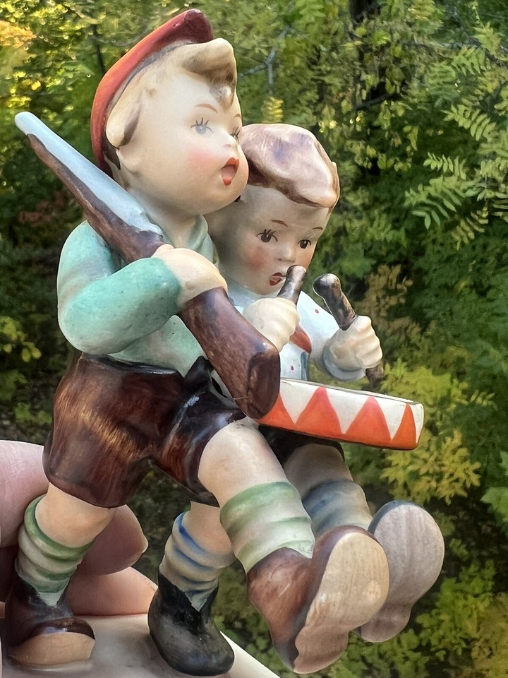 Hummel Figurine "VOLUNTEERS" HUM #50/2 TM2 Full Bee Germany Signed ...