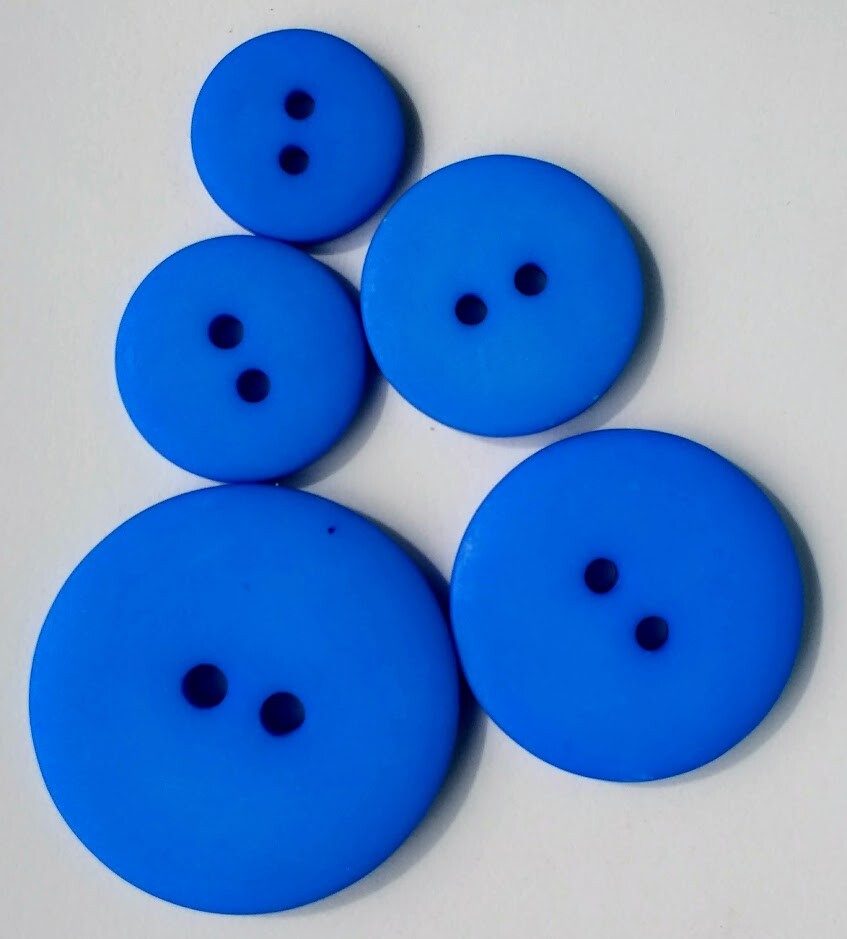 MATTE 15mm, 18mm, 20mm, 25mm, 30mm ROUND 2 HOLES PLASTIC BUTTONS | eBay UK
