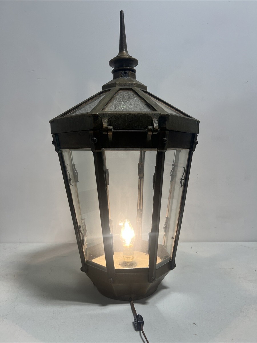 Old Fashioned Electric Streetlights Old Fashioned Street Lamp For