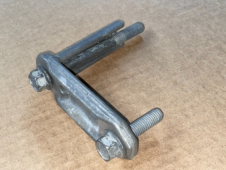 Corvette C4 rear leaf spring differential bracket & bolts 84 85 86 87 ...