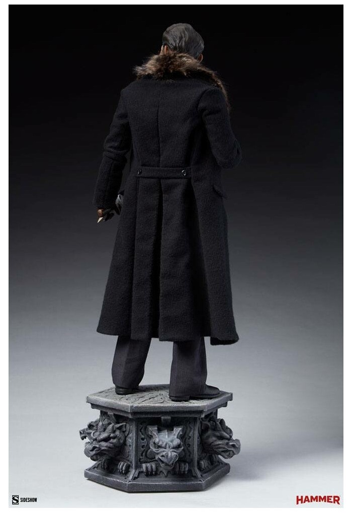 DRACULA - Van Helsing Peter Cushing Premium Format Figure 1/4 Statue ...