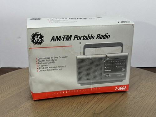 Vintage GE General Electric, Model 7-2662, 2-Band, Portable AM/FM Radio ...