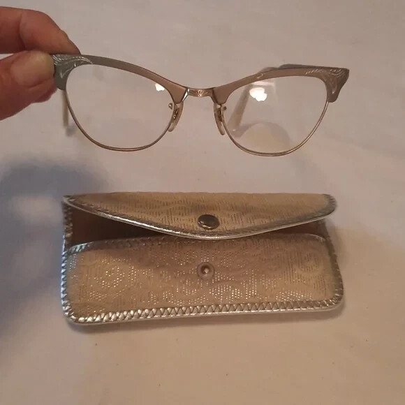 1950s cat eyes glasses frames. Labeled: 4 1/2 ALUM - Gem