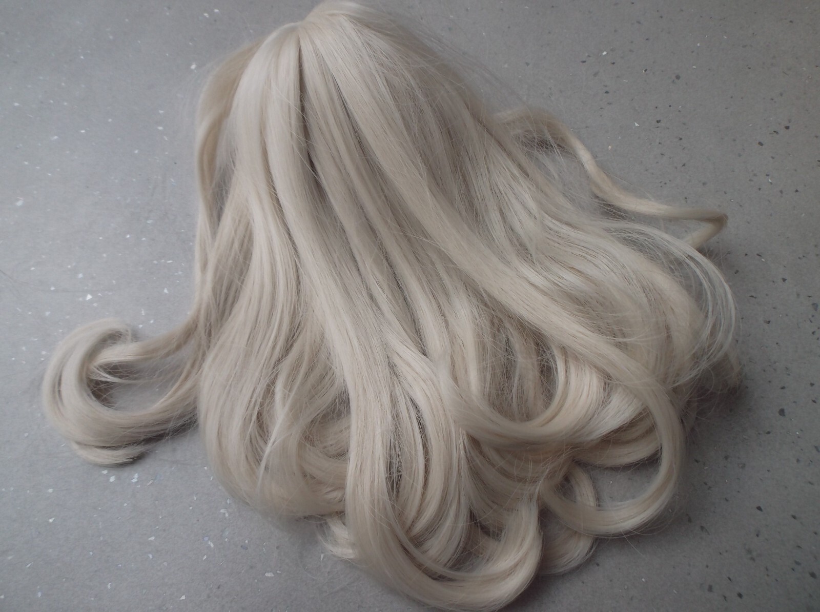 Blyth WIG 25 -27cm Circ LONG WIG SLIGHT WAVE Light Blonde Colour code ...