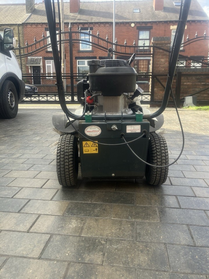 Cramer KM80C, Petrol Self-Propelled Sweeper - Power Brush Yard Scraper ...