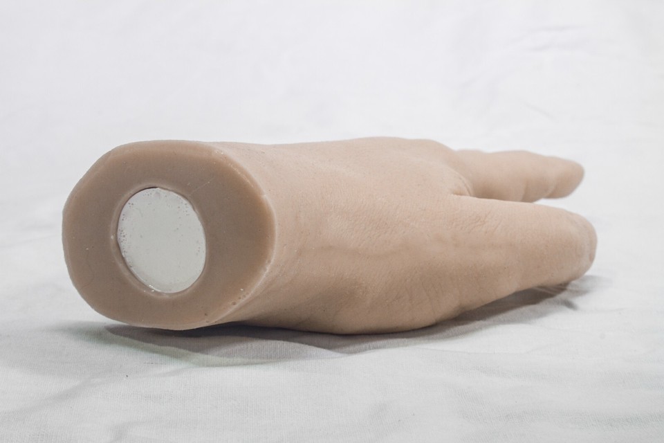 Pose-able Pair Silicone Robust Male Mannequin Hands - Light Skin tone ...