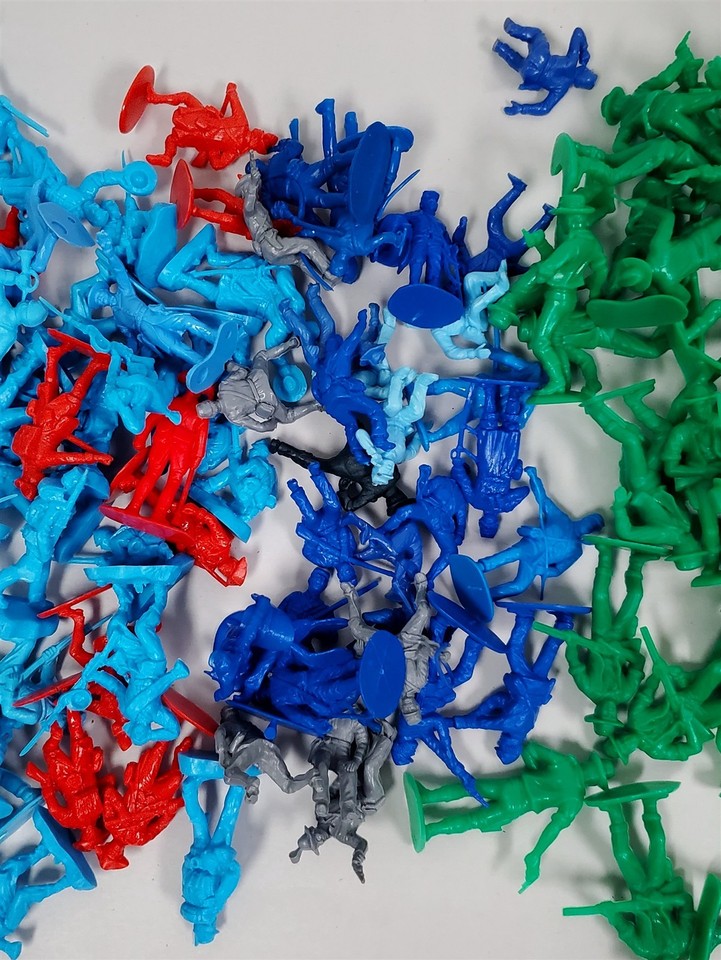 Z-788 VINTAGE COLLECTION OF MINI MULI-COLORED PLASTIC ARMY MEN TOY ...