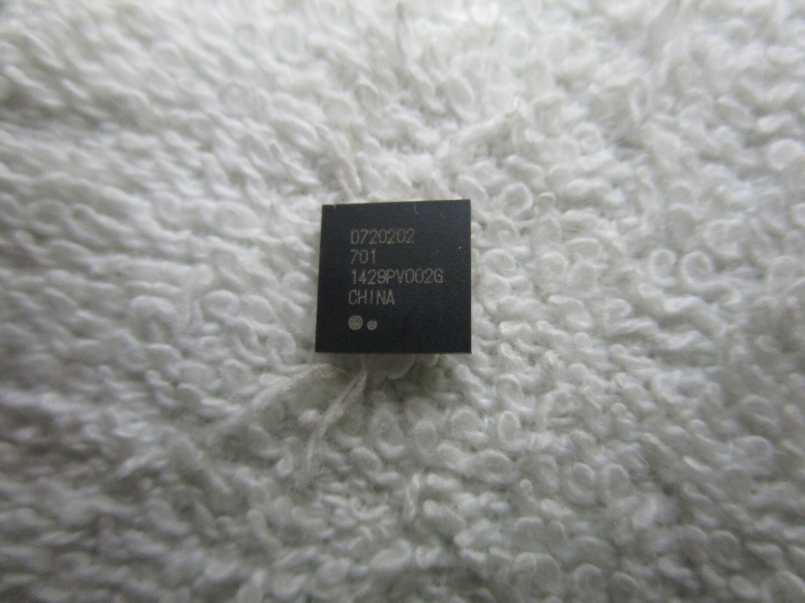 1 Piece D72O202 D7202O2 UPD720202 D720202 UPD720202K8-701-BAA-A QFN48 ...