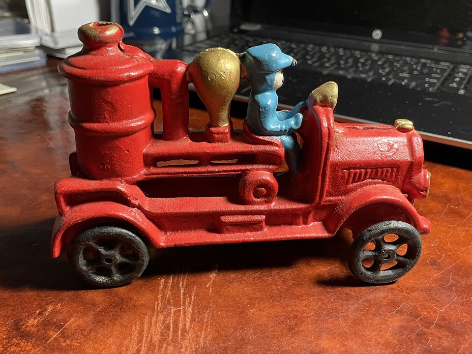 VINTAGE Heavy Cast Iron 7" Red Firetruck Engine Pumper & Fireman Moving ...