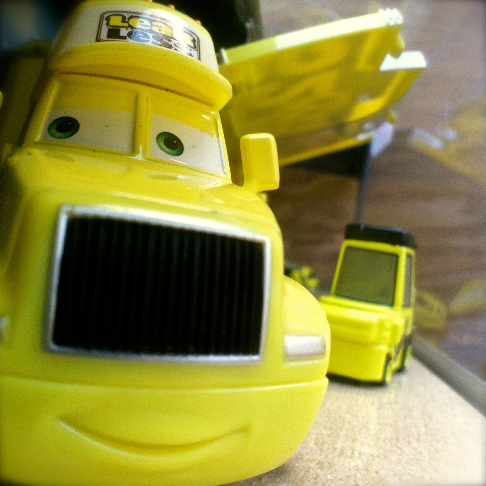 Disney PIXAR Cars TEAM LEAK LESS HAULER & RACER NO. 52 PITTY diecast ...