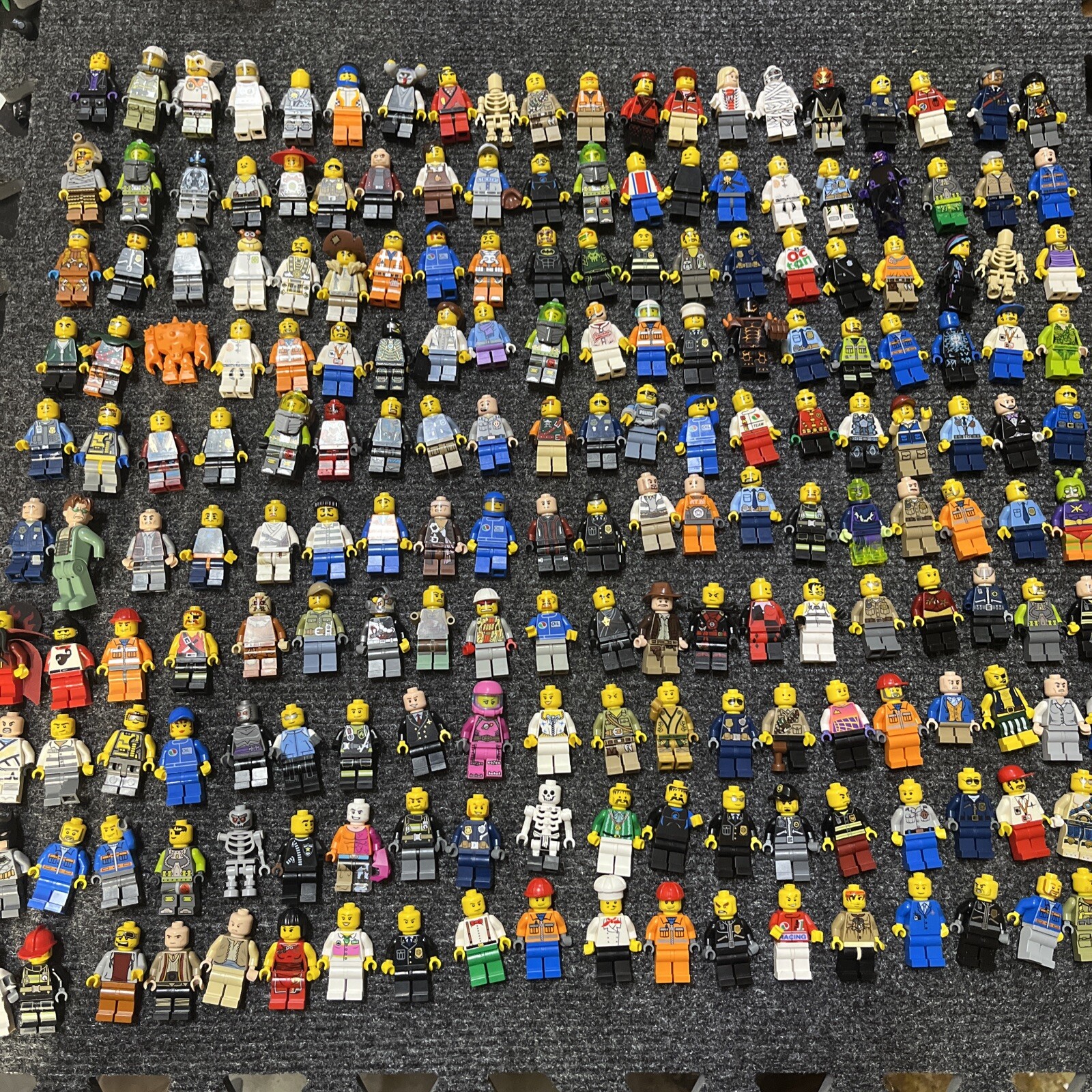 200 Plus Lego Minifigures 2 Pounds Mixed Lot Many Themes See ...