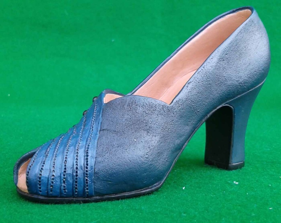 JUST THE RIGHT SHOE by RAINE - SELECTION OF COLLECTABLE MINIATURE ...
