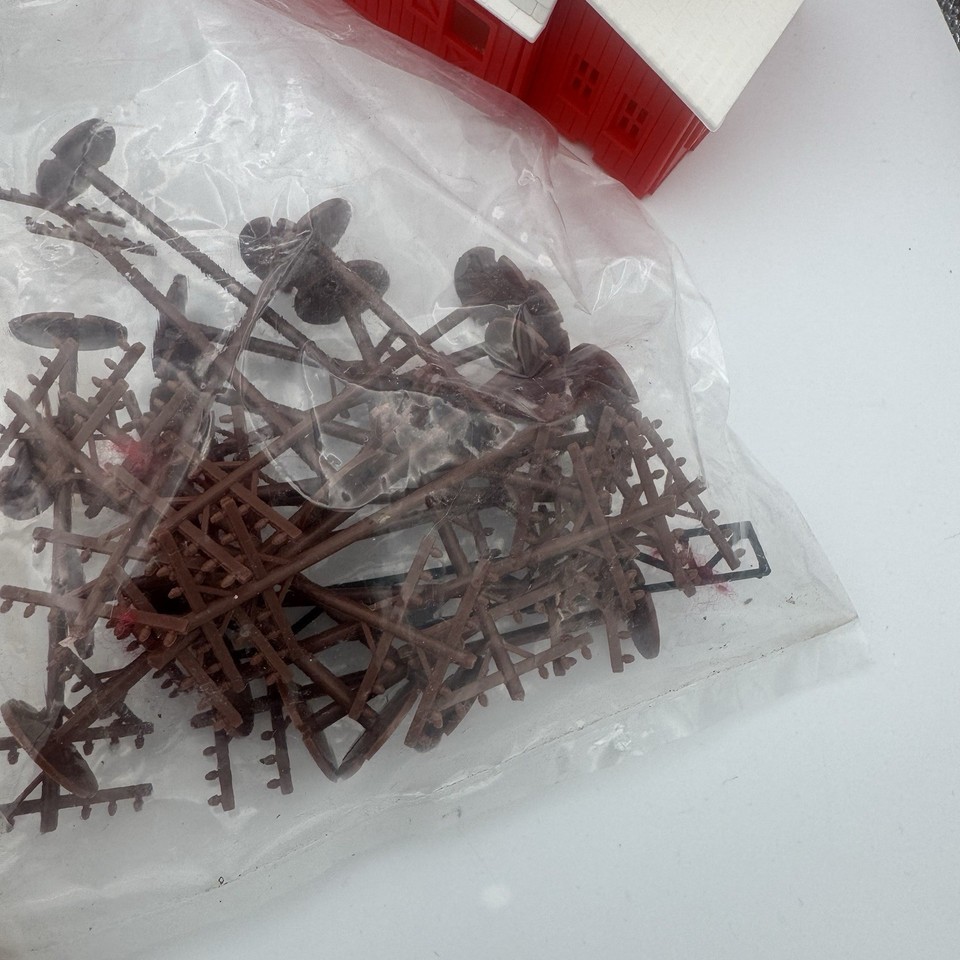 Vintage Bachmann HO Scale Farm Set - People, Animals, Signs & Buildings ...