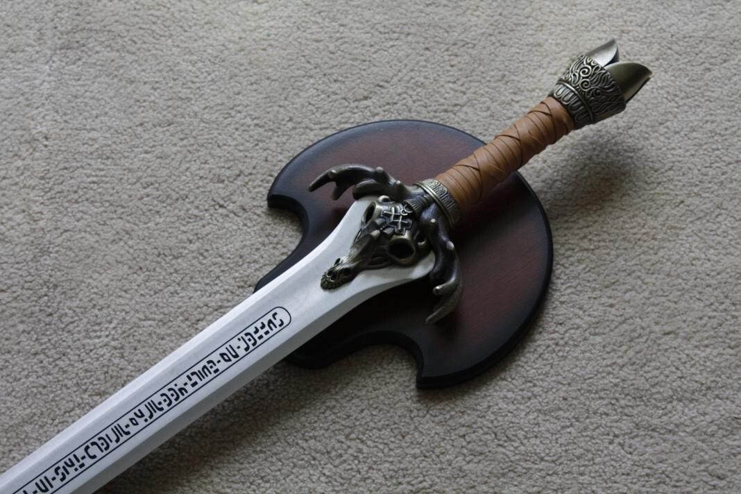 S0310 CONAN THE BARBARIAN ARNOLD SCHWARZENEGGER DEMON MOOSE SWORD W ...