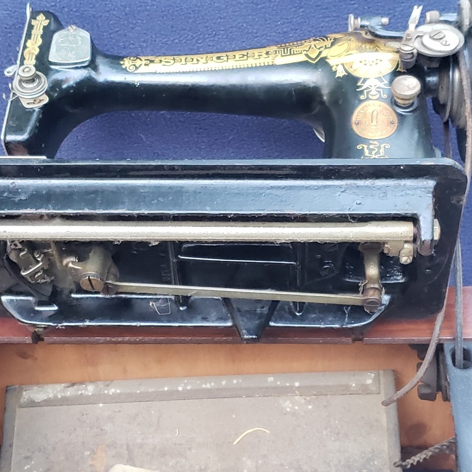 Antique SINGER Treadle Sewing Machine. AC Series. Works. Needs Belt ...