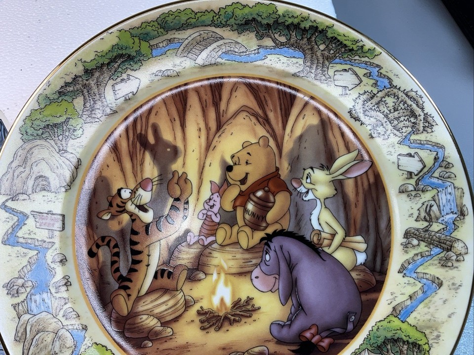 DISNEY EIGHT INCH PLATE FEATURING CHRIS ROBIN, A TIGGERIFIC SHOW NEW ...
