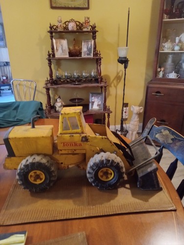 VINTAGE MIGHTY TONKA FRONT END LOADER, PRESSED STEEL, Some Rust Sold As ...