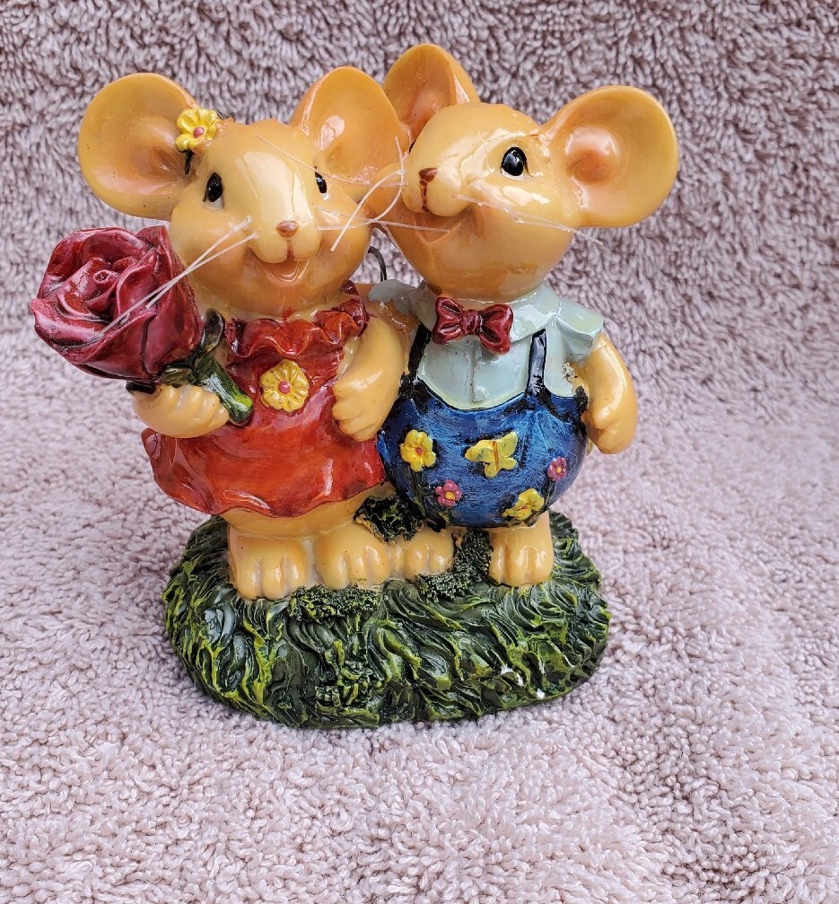 Collectible Mice; Boy and Girl Mouse and Rose, Small Figurine. | eBay