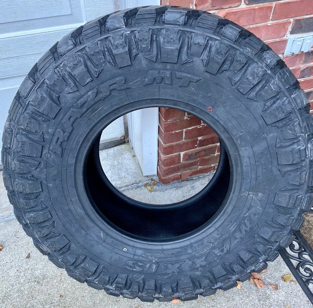 New Razr MT Maxxis 37x12.50R17LT Tire M+S 10PR 124Q Free Shipping r17 ...