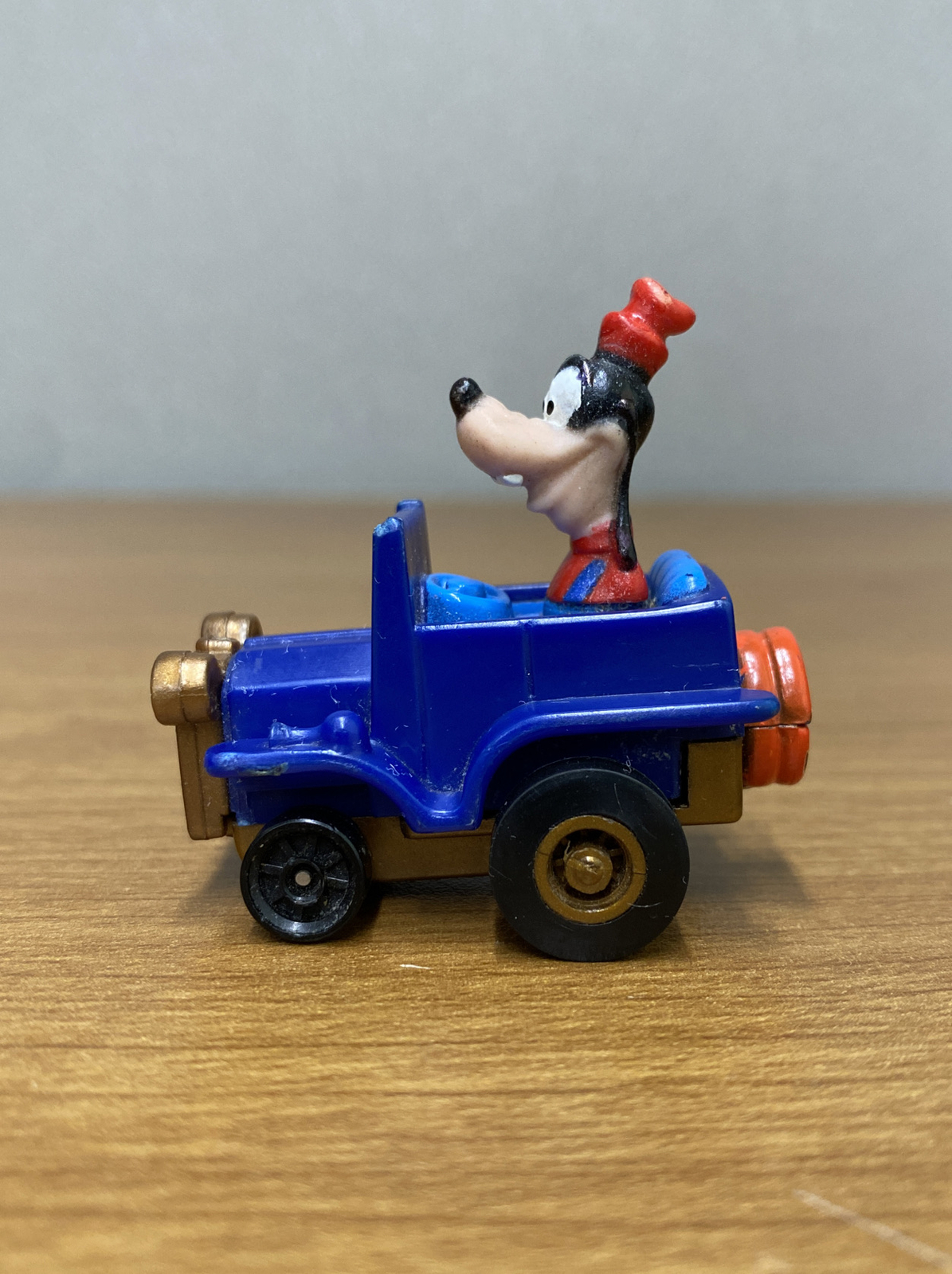 VINTAGE 1991 DISNEY GOOFY WIND-UP CAR TOY IN BLUE • BURGER KING TOY ...