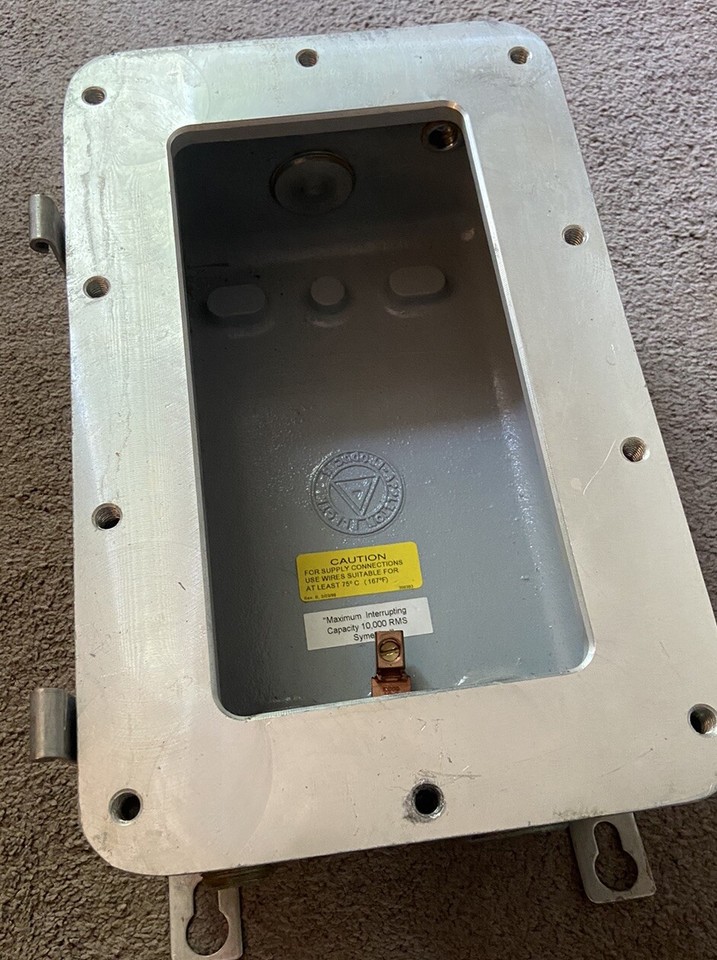 Appleton EBR6034EH50GB Interlocked Receptacle Enclosure With Plug 50 ...