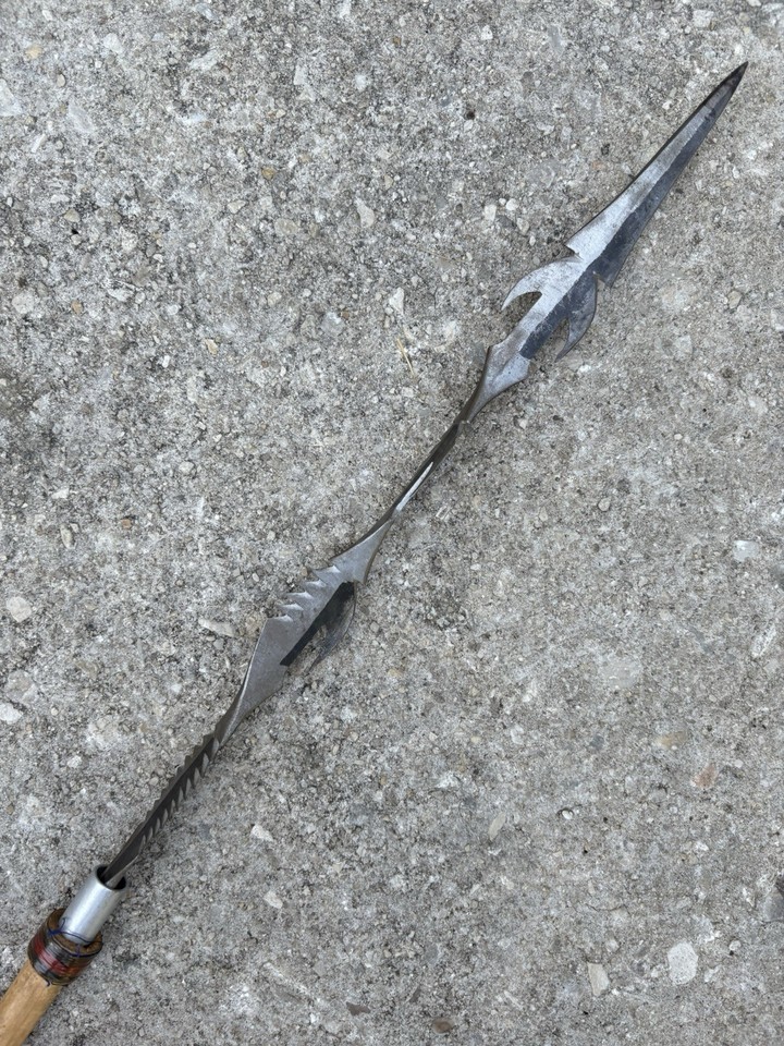 Vintage Philippines Negrito Aeta barbed spear/arrow tip mounted on wood ...