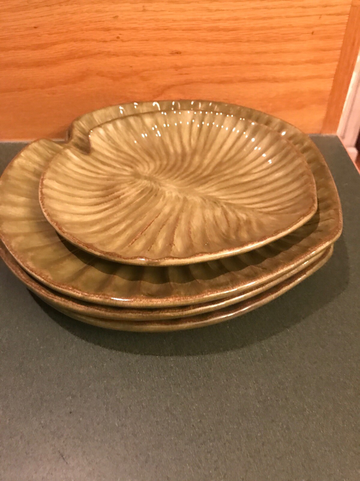 TABLETOPS UNLIMITED PLANTATION Green Leaf Shape 1 SALAD & 3 DINNER ...