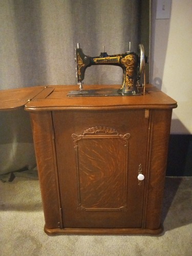 1869-1890 Eldridge Rotary Sewing Machine In Quarter Sawn Oak Cabinet ...