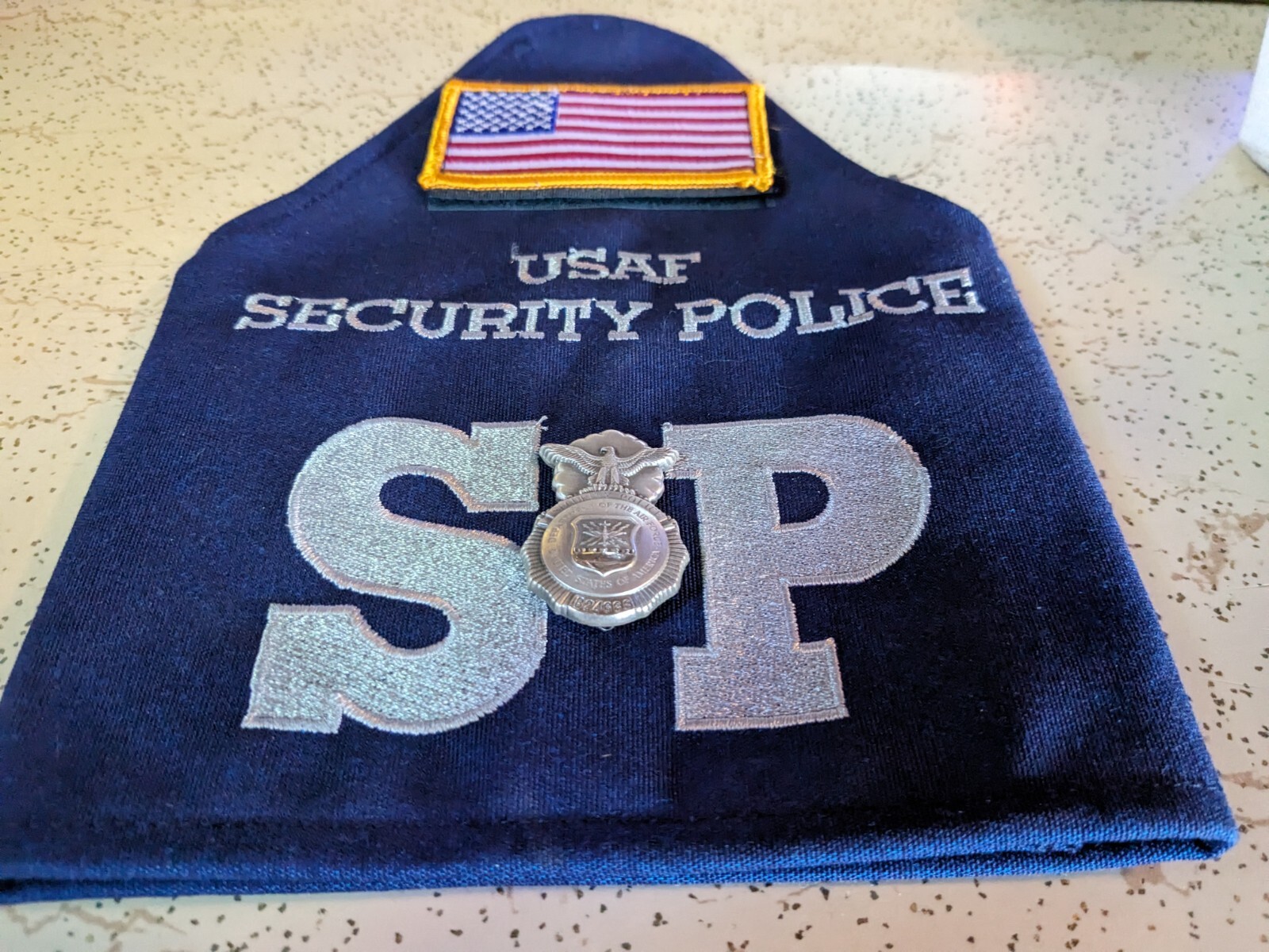 AIR FORCE USAF SECURITY POLICE Armband with numbered Mini SP Pin FREE ...