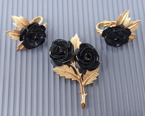 Vintage Crown Trifar Black Rose Enamel Gold Tone Brooch & Earrings Set ...