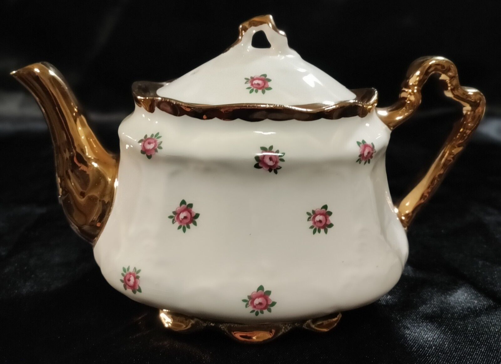 Arthur Wood, pink rose's porcelain teapot with gilt on spout, handle ...