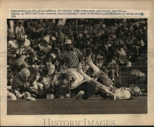 1984 Press Photo Washington's Hugh Millen fumbles, OSU's Bob Cline ...
