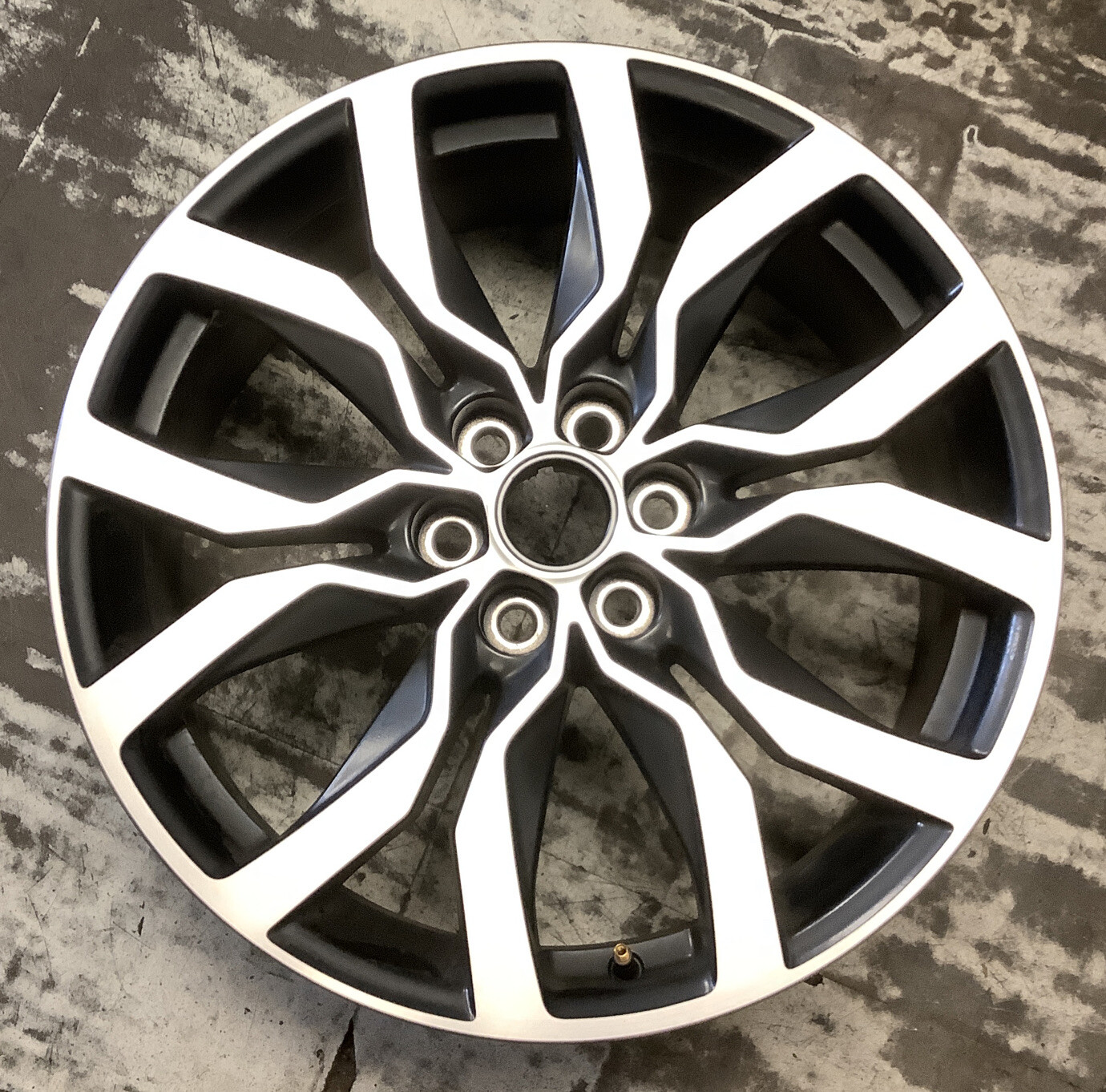 Cadillac XT5 XT6 2021 96955 OEM wheel rim 20 x 8 CNC Charcoal USED ...