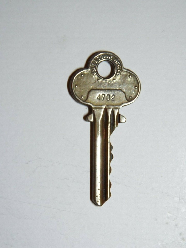 vintage collectable corrugated key. Yale Clover shape. 4702 | eBay