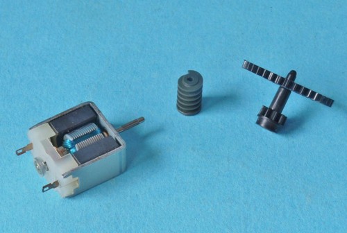 HORNBY R070 TURNTABLE MOTOR, WORM + DRIVE GEAR + PINION GEAR NEW SPARES ...