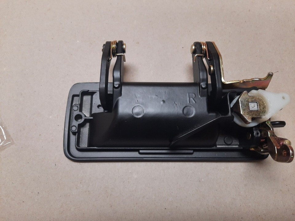 M1078 M1083 Right Outer Door Handle 12417493-001 LMTV FMTV | Door Panel