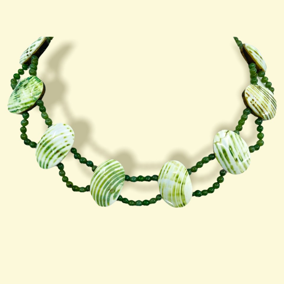 Upcycled Vintage Green Shell & Wood Collar Necklace with Green Stone ...
