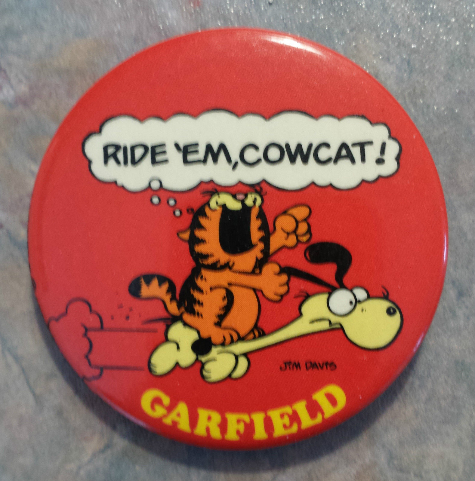 Garfield "Ride 'Em Cowcat" Pinback 1978 Jim Davis United Feature Synd ...