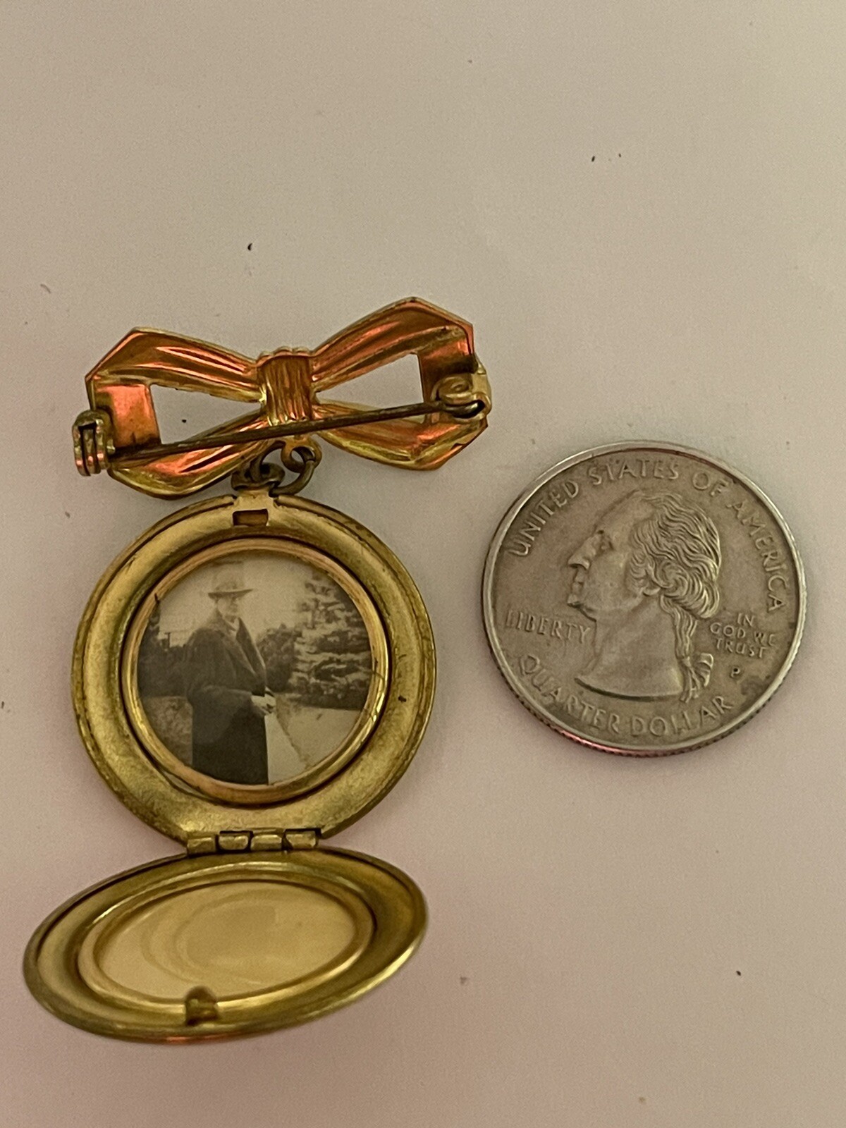 Vintage Retro Era Gold Bow with Round Guilloche Pink Rose Locket Pin ...