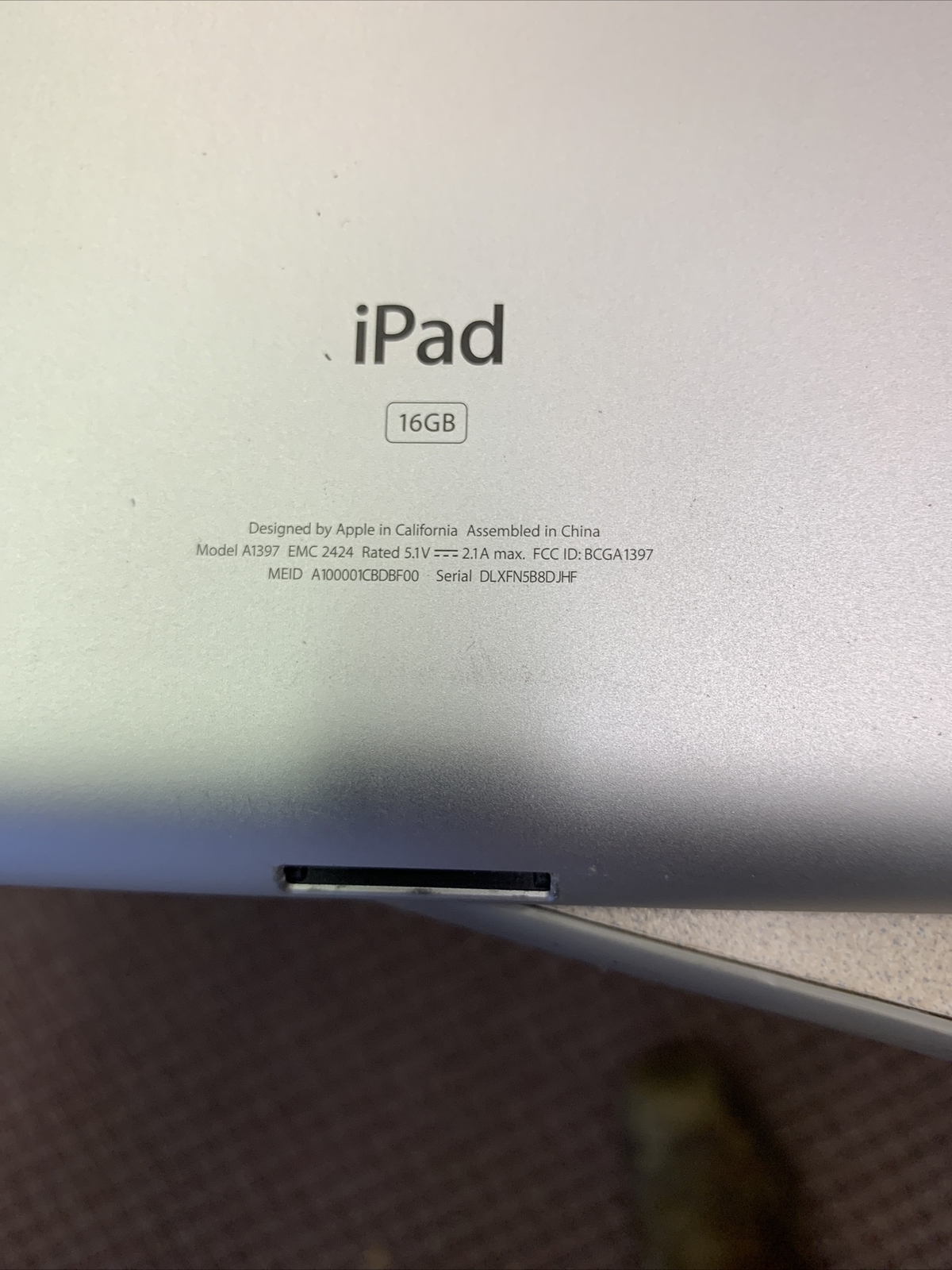 681 - Apple iPad A1397 / Apple iPad Keyboard A1359 / Charger - Power ...