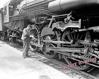 Photograph Locomotive / Steam Engine Train Oiler Worker Year 1924 8x10 ...