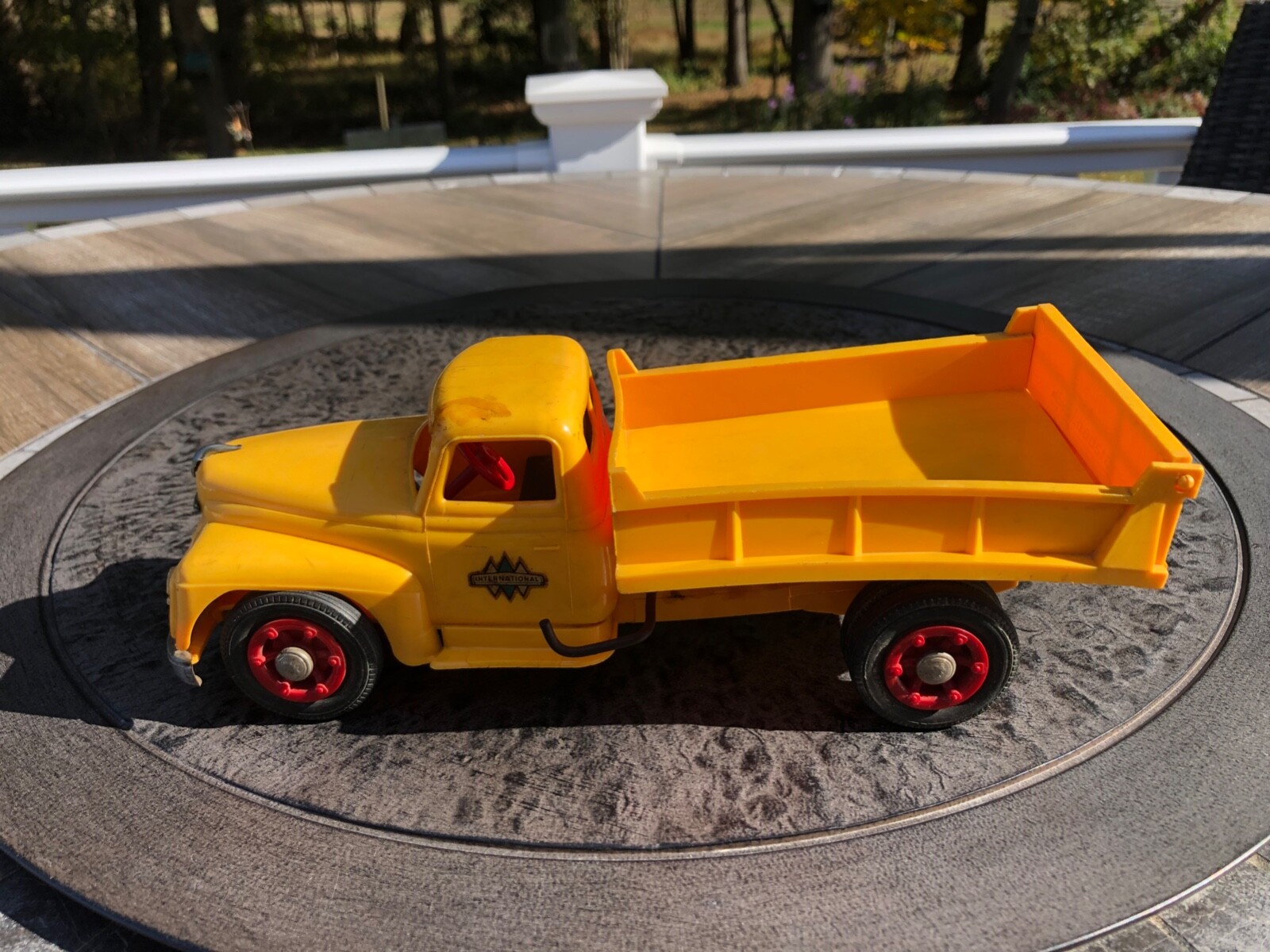 INTERNATIONAL HARVESTER DUMP TRUCK PRODUCT MINIATURE CO. 1950's PLASTIC ...