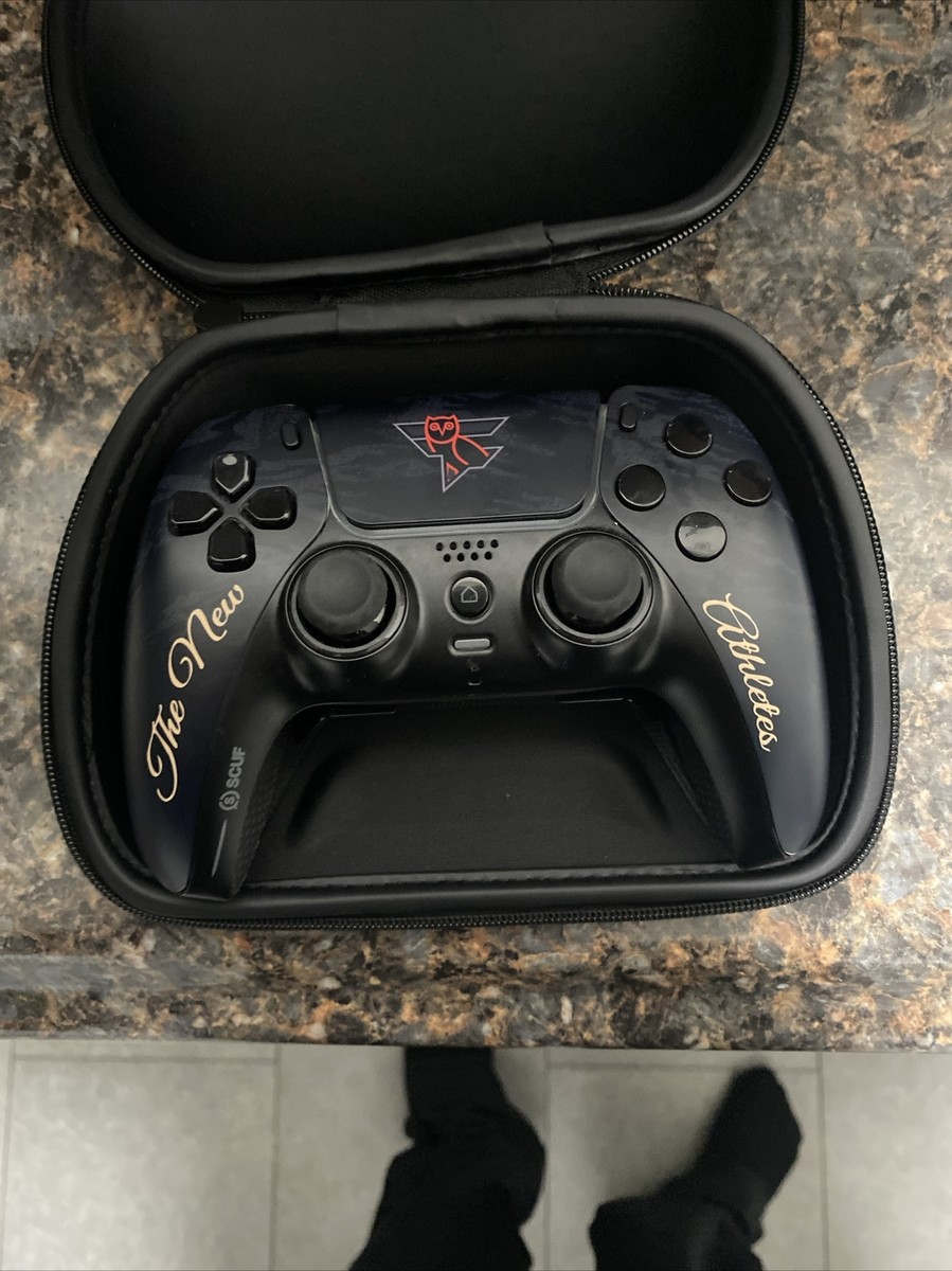 Faze Clan Controller 690 Playstation Controller Stock Photos, High Res