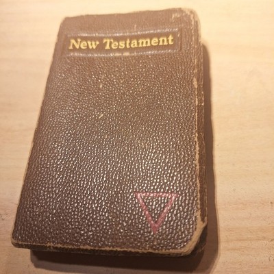 WW2 Pocket Bible with Franklin D Roosevelts Signature very rear red ...
