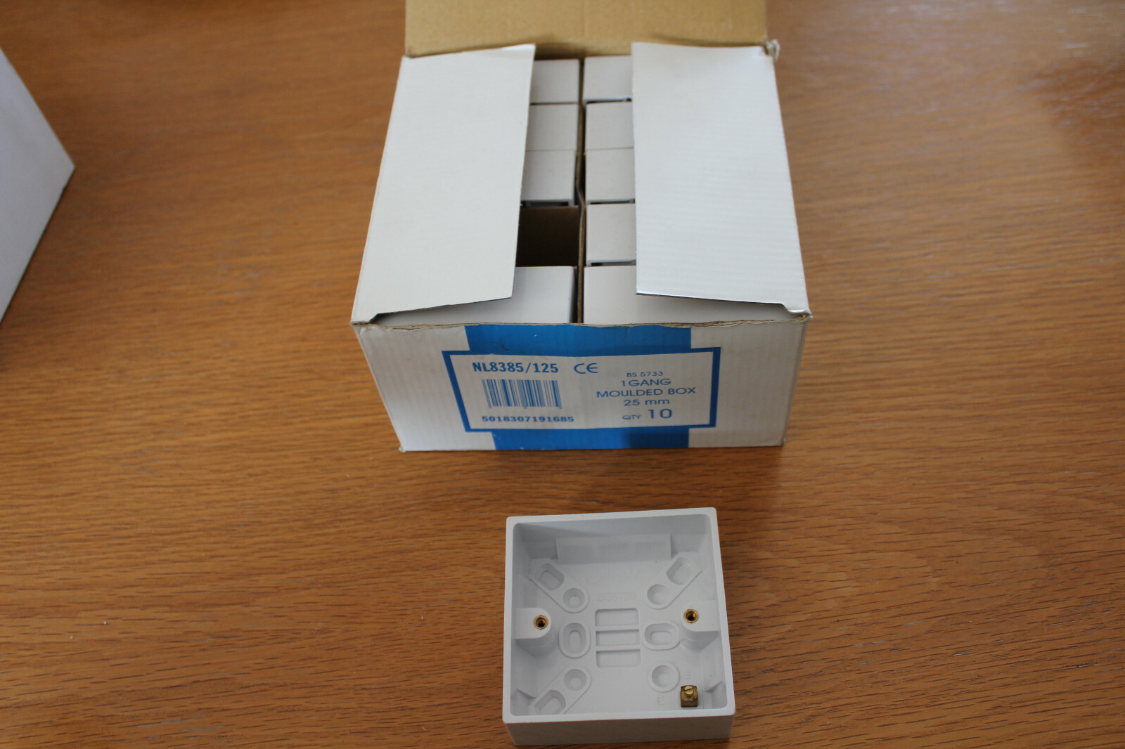 Box of 10 x Newlec NL8385/125 - 25mm Deep Moulded Surface Single Switch ...