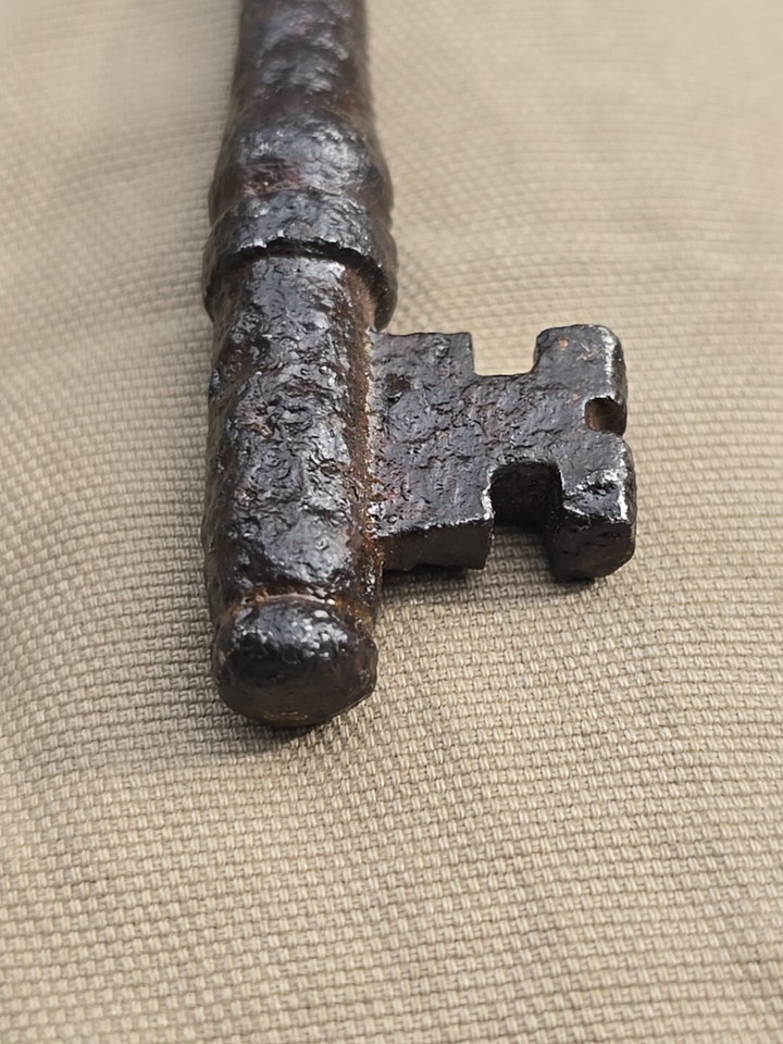 1 Big Antique Iron Skeleton Key ☆ Large Old English Gate Key☆ 4⅞ Inches ...
