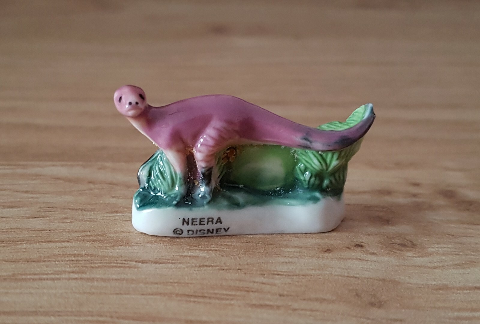 Fève - NEERA ♥ Série DINOSAURES - Disney (6702) | eBay