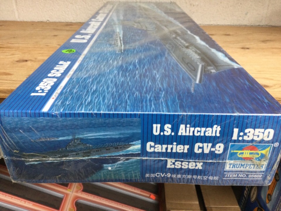 U.S. Aircraft Carrier CV-9 Essex Model Kit Trumpeter 1:350 Scale #5602 ...